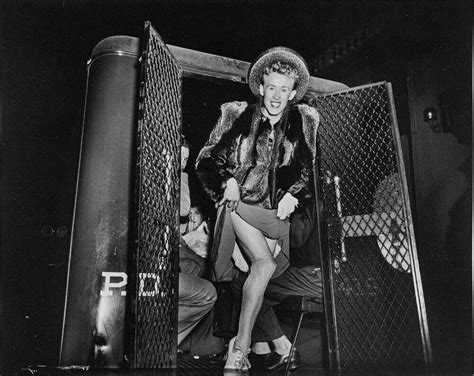 Qui Est Weegee Le Photographe Qui A Dévoilé La Face Cachée De New York