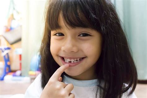 Premium Photo Portrait Of Cute Girl Smiling