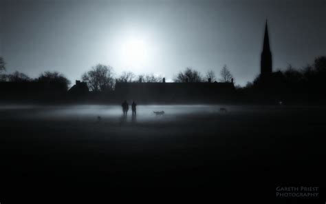 배경 화면 생명 공원 시티 영국 푸른 나무 주택들 그림자 초상화 하늘 사람들 달 안개 영감 검은 감기 남자 미술 교회에 실루엣 웨일즈