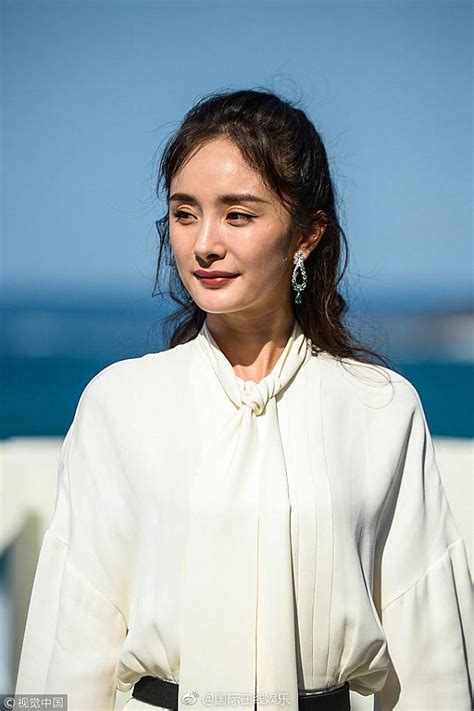 คุณหลอกดาว ภาพของเทพธิดาป่าท้อ หยางมี่ ที่ไม่ผ่านการรีทัช