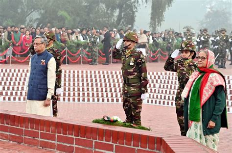 বিজয় দিবসে রাষ্ট্রপতি ও প্রধানমন্ত্রীর শ্রদ্ধা