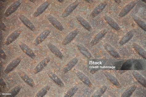 그런 지 착용된 녹슨 산업 검사기 플레이트 배경 텍스처 양각 제기 다이아몬드 트 레드 패턴 벽지 0명에 대한 스톡 사진 및 기타 이미지 Istock