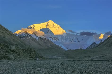 Mount Qomolangma Stock Image Image Of Massif Tibet 80367739