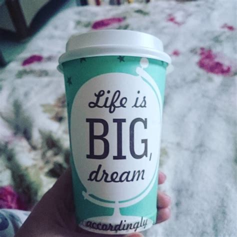 Даже надписи на стаканах с кофе подтверждают то что жизнь… Flickr