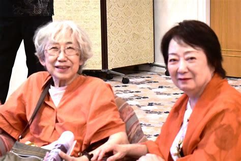 ロビーにて 張江久美子 山川真知子