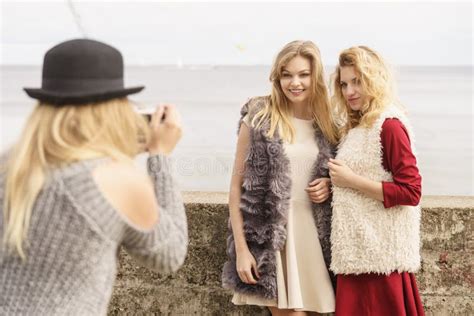 Sesi N Fotogr Fica De Los Modelos De Moda Imagen De Archivo Imagen De Ocio Cubo 150251667