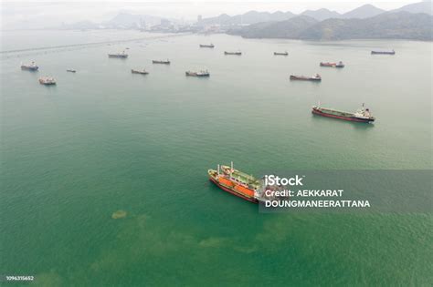 Lpg 유조선은 항구에 운반 하는 선박의 공중 볼 수 있습니다 에너지에 대 한 수출 하 고 수입 운송 사업 가솔린에 대한 스톡 사진 및 기타 이미지 Istock