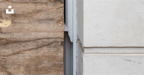 갈색 나무로 되는 문을 가진 백색 나무로 되는 문 사진 Unsplash의 무료 Diy 이미지