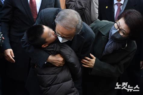 손자와 포옹하는 이명박 전 대통령 노컷뉴스