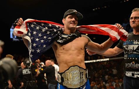 Anderson Silva Horrifically Breaks Leg Weidman Victorious