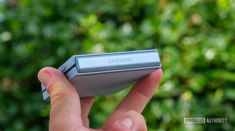 Samsung Galaxy Z Flip Review It Keeps Winning Me Over