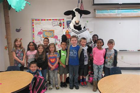 Hooks Isd Ace Program Participates In The Scholastic Real Program