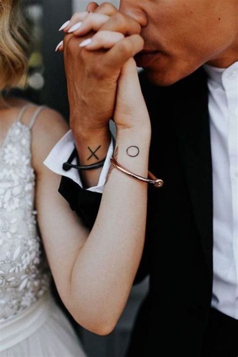 Xo Tatouage Symbole Hugs Et Kisses Tatouage De Couple Cool Idée Tatou Pour Deux Simple Femme