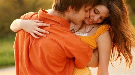 Dari Cewek Kepada Calon Imamnya Lakukanlah Cara Ini Agar Ciumanmu Makin Mesra