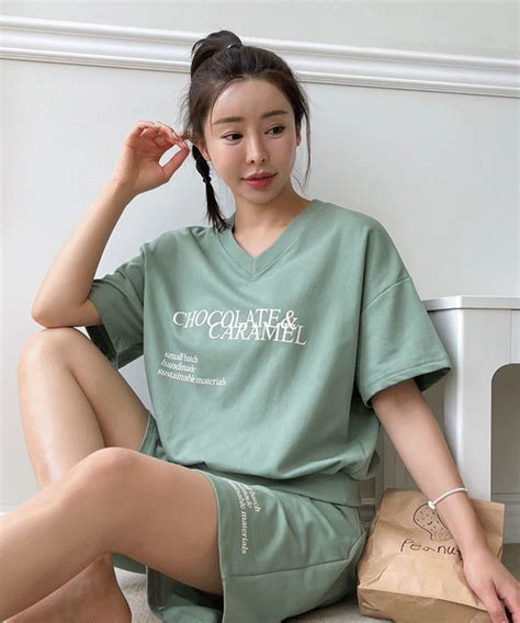 Set 초콜릿 V넥 5부 트레이닝세트 에이블리