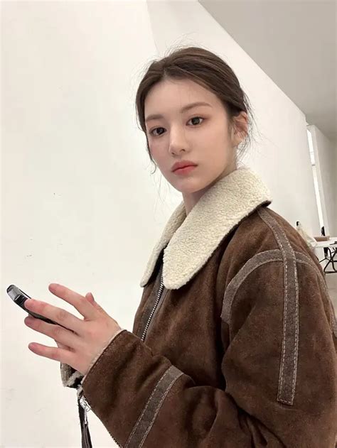 Kang Yoo Seok Ungkap Kesannya Terhadap Go Yoon Jung Dia Jenius Dan Cantik Banget Showbiz