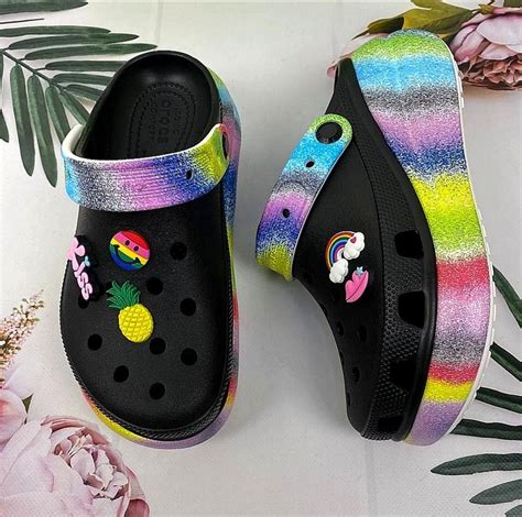 Новинка жіночі крокси Crocs Classic Crush веселка — цена 1545 грн в каталоге Шлепанцы Купить