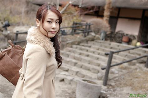 人妻不倫旅行 ～チンポをしゃぶりながら旦那さんに電話してみようか～いずみ美耶画像 Javcup