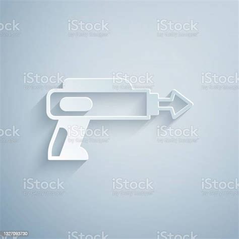 회색 배경에 격리 된 낚시 작살 아이콘을 잘라 용지 물 속에서 물고기를 잡기위한 어업 제조업체 다이빙 수중 장비 종이 아트 스타일 벡터 3차원 형태에 대한 스톡 벡터 아트