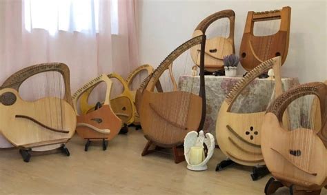 Mastering The Basics How To Play Lyre Instrument For Beginners Pures Music