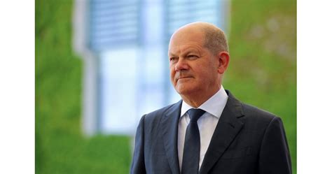 Олаф Шолц зорко следи случая с обвиненията към фронтмена на „Рамщайн“ за сексуално насилие