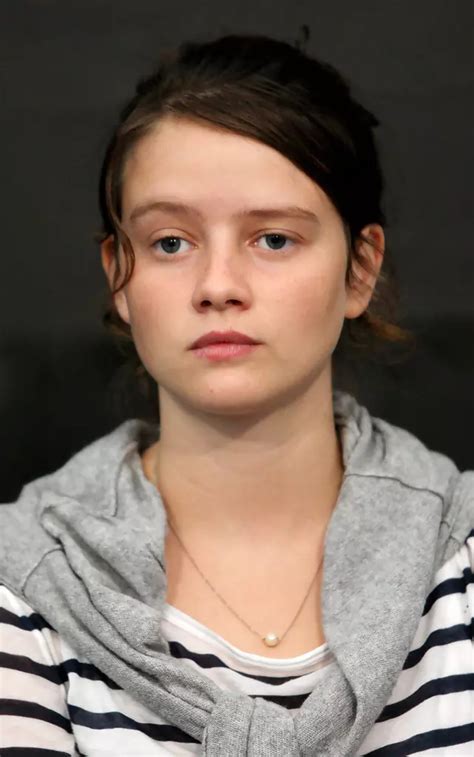 20 Sexy Photos Of Pauline Etienne 12thblog