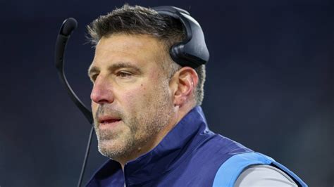 Mike Vrabel Doesnt Completely Shut Door On Taylor Lewan Returning Yardbarker