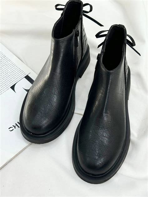 نیم ساق پشت پاپیون 1880