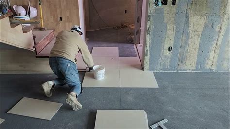 600각 포세린타일 바닥 시공 재단 영상 믿음타일 Youtube