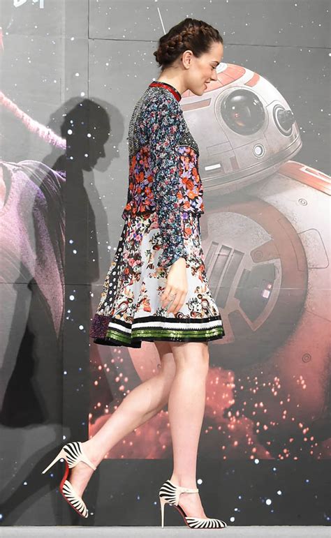 Daisy Ridley Keeps The Style Porn Going While Promoting Star Wars In Japan Lainey Gossip Lifestyle