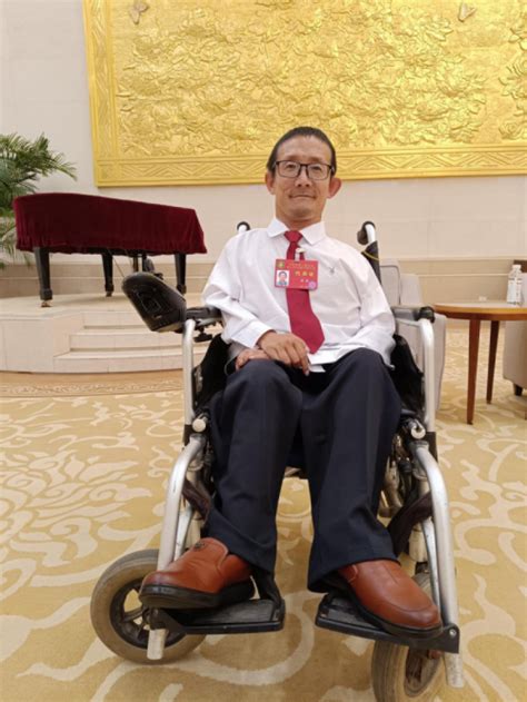 推动无障碍环境建设工作十年的笑与泪——专访中国残联“八代会”代表栾英腾讯新闻