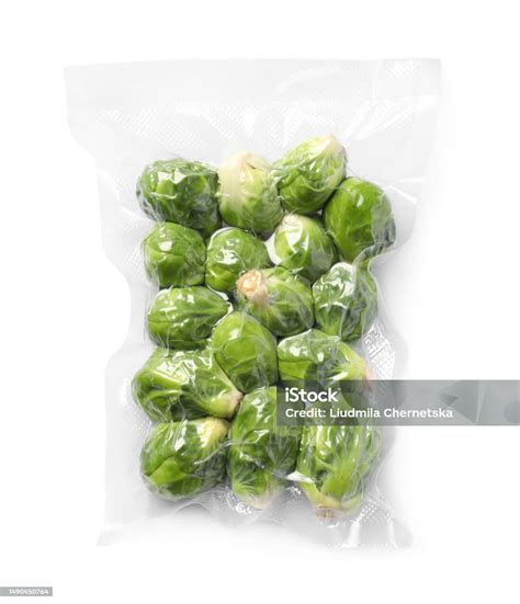 브뤼셀 콩나물의 진공 팩은 흰색 평면도에 격리되어 있습니다 밀폐된에 대한 스톡 사진 및 기타 이미지 밀폐된 요리하기 음식 준비 음식 Istock