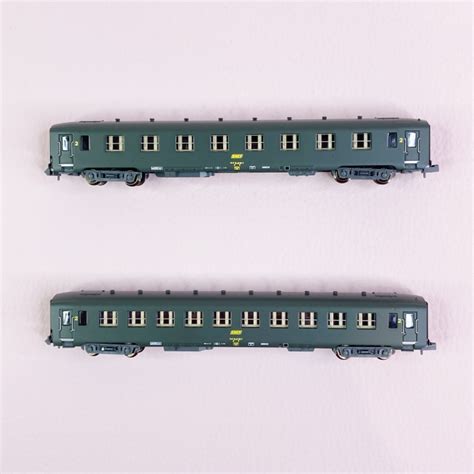 2 Voitures Dev Ao B8 Ex A3b5 Et B10 2cl Logo Encadré Jaune Sncf Ree Nw287
