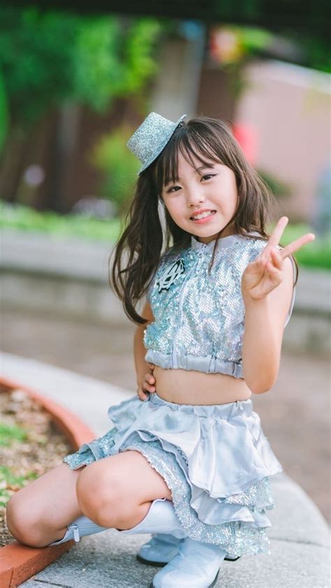 긍정적인 생각 크롭 탑 미소녀 사람