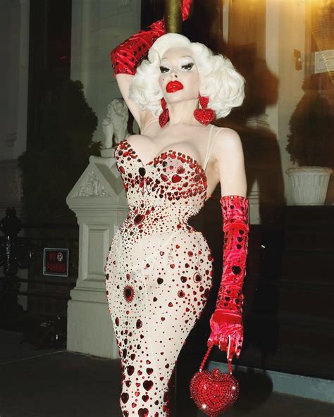 ≡ 12 Dazzling Facts About Amanda Lepore Brain Berries