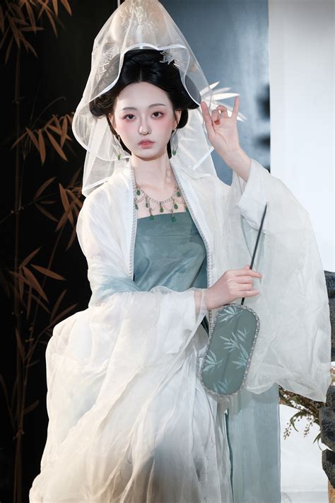 [艺图语] 2024 06 04 却上心头 小羊爱干饭 微图坊