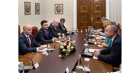 Радев на срещата с Ковачевски Отношенията ни лежат върху здрав фундамент снимки