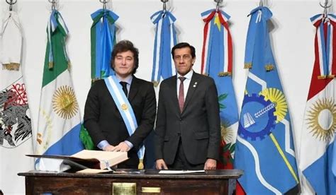 Salarios De Pobreza Y Represión La Fórmula Que Comparte Milei Y Sadir Para Lograr El Superávit Salarios De Pobreza Y Represión La Fórmula Que Comparte Milei Y Sadir Para Lograr El Superávit