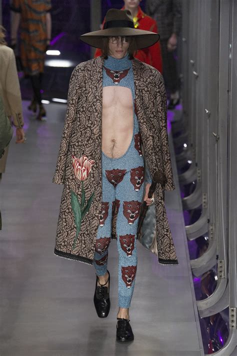 Розовый голая грудь акцент на талию и еще 11 трендов этой весны