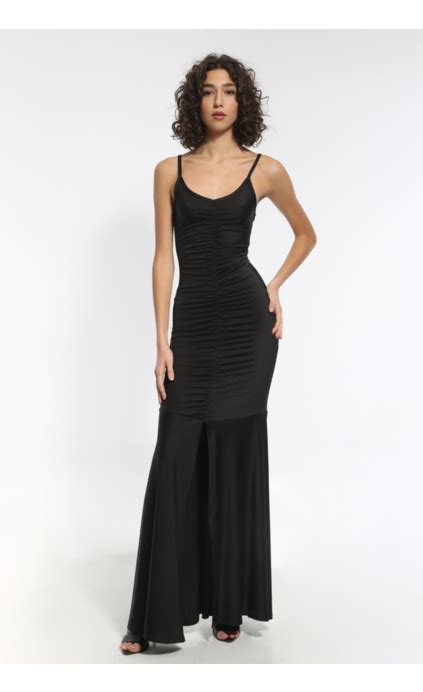 Τα τελευταία Trends της σεζόν από γυναικεία ρούχα που αναδεικνύουν την θηλυκή πλευρά κάθε γυναίκας