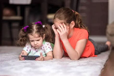 سن مناسب خرید گوشی برای کودکان محدودیت استفاده از موبایل برای کودکان