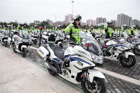 北京首批185名“铁骑交警”上路执勤tom资讯