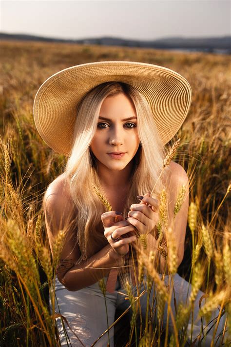 Wallpaper Women Outdoors 1920x2880 Spacebacon 1701573 Hd
