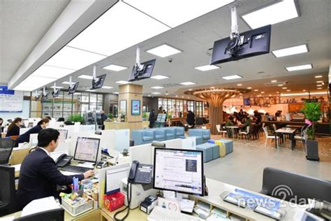 은행 점포의 변신…복합점포·특화점포 투트랙 전략