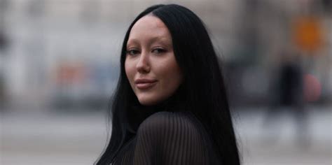 Noah Cyrus Is A Strong Queen Freeing The Nipple In Chain Dress Pic