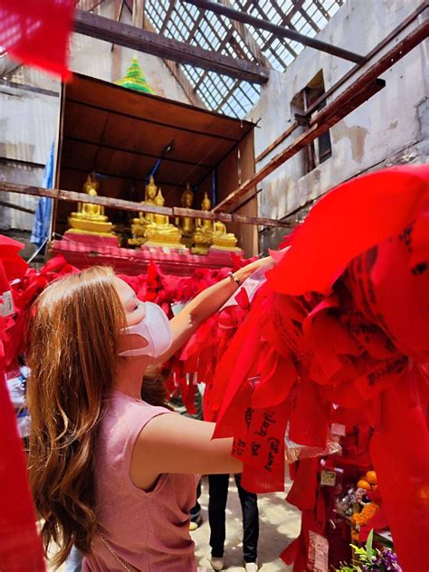 รีวิว วัดโบสถ์ หลวงปู่เทียน วิหารอายุ400ปีทำการบูรณะดีดยกฐานพระ🙏