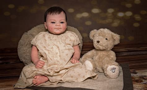 무료 이미지 소녀 단 좌석 작은 어린이 장난감 아가 아기 인형 테디 베어 드레스 유아 예술가 인형 제품