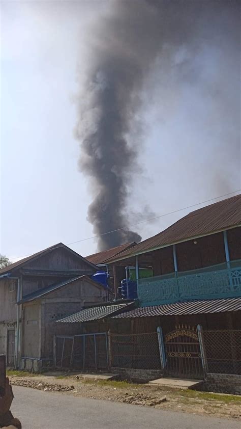 စစ်ရှုံးနေသည့် စစ်ကောင်စီမှ ရမ်းဗြဲမြို့အား အငြိုးအတေးထားကာဖျက်ဆီးနေ