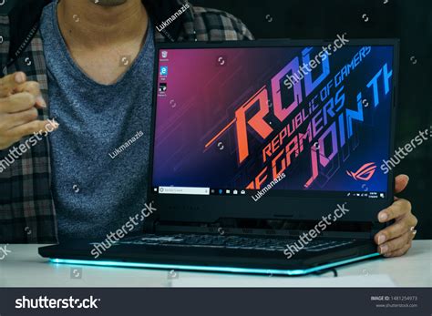 Asus Rog Strix G G Royalty Free Images Stock Photos Pictures Shutterstock