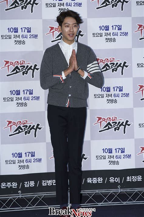 [포토]이정신 도 닦는 포즈 주먹쥐고 소림사